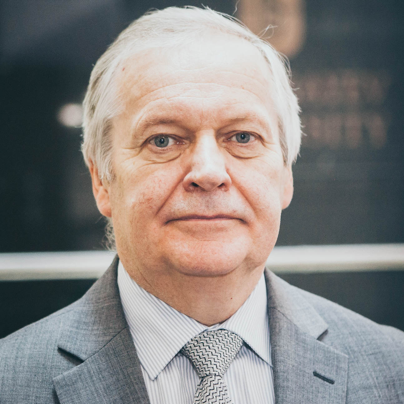 Dr. Colin Knox - EHELF